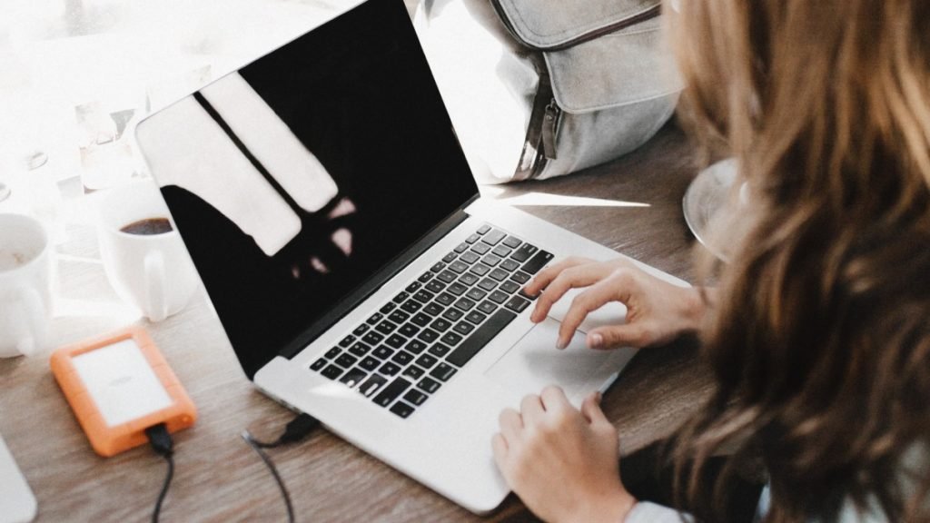 Which is More Eco-Friendly: Laptop Plugged in or Unplugged ...